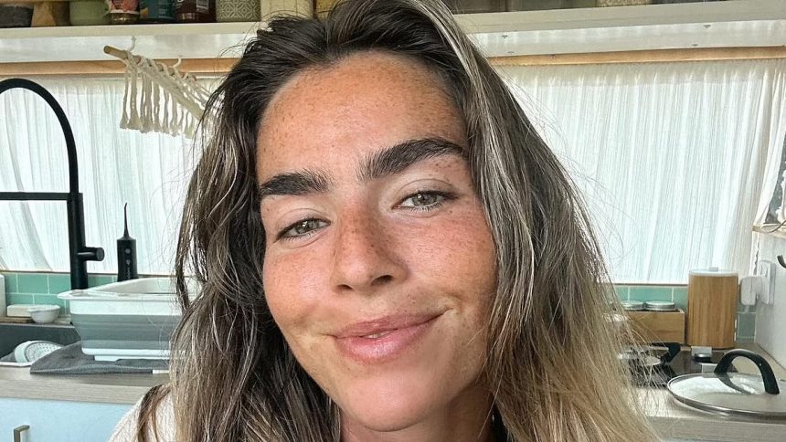 „Ја воспитувам ќерка ми да сака да биде традиционална сопруга наместо