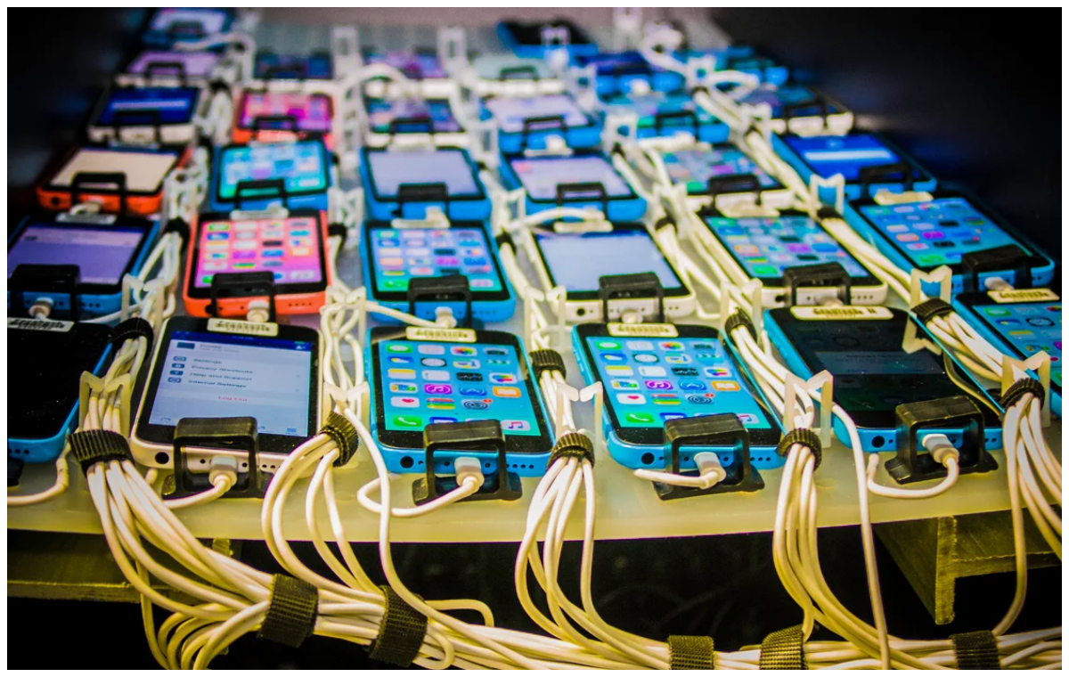 8.000 лајкови за половина час: Како функционира Click Farm во Хонг Конг ...